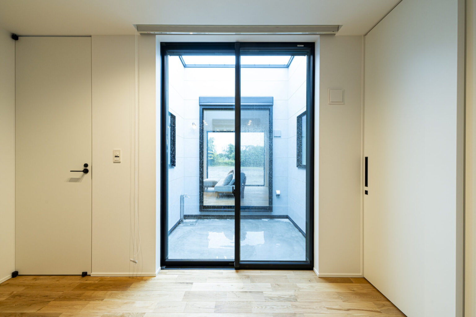 猫とウサギと暮らす3LDKの中庭のある平屋 | THIS LIFE